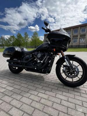 Black Harley-Davidson FXLRST 2022 in Mazeikiai, with an engine capacity of 1.92 L and mileage of 11 thousand km for 16800 €, photo 4 on AUTOMOTO.COM.LV