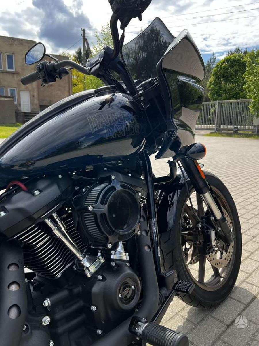 Black Harley-Davidson FXLRST 2022 in Mazeikiai, with an engine capacity of 1.92 L and mileage of 11 thousand km for 16800 €, photo 5 on AUTOMOTO.COM.LV