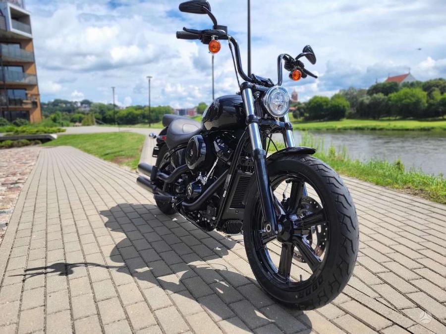 Black Harley-Davidson FXST 2024 in Kaunas, with an engine capacity of 0.00 L and mileage of 2 thousand km for 10400 €, photo 5 on AUTOMOTO.COM.LV
