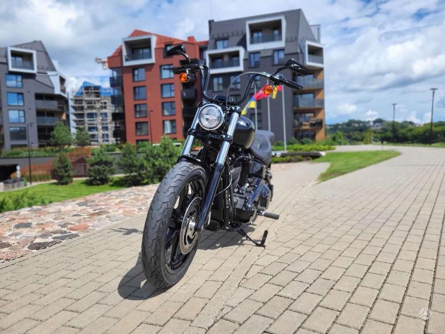 Black Harley-Davidson FXST 2024 in Kaunas, with an engine capacity of 0.00 L and mileage of 2 thousand km for 10400 €, photo 6 on AUTOMOTO.COM.LV