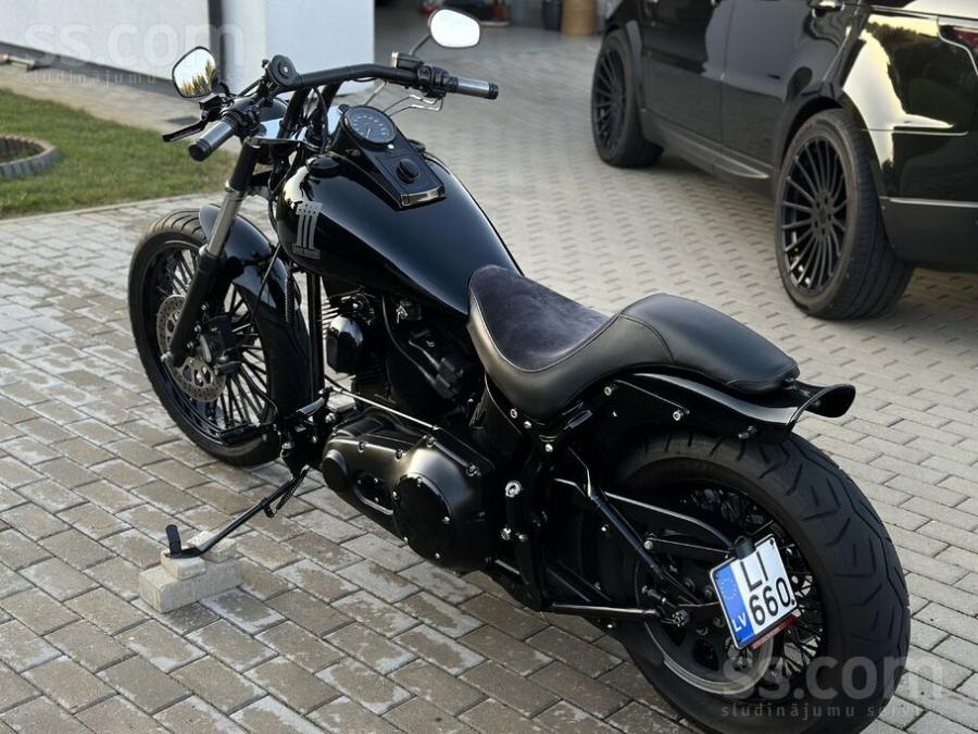 Harley-Davidson FXST 2001 in Riga, with an engine capacity of 1.45 L and mileage of 0 thousand km for 10000 €, photo 2 on AUTOMOTO.COM.LV