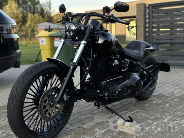 Harley-Davidson FXST 2001 Rīga, ar dzinēja tilpumu 1.45 L un nobraukumu 0 tūkst. km par 11000 €, foto 3 vietnē AUTOMOTO.COM.LV