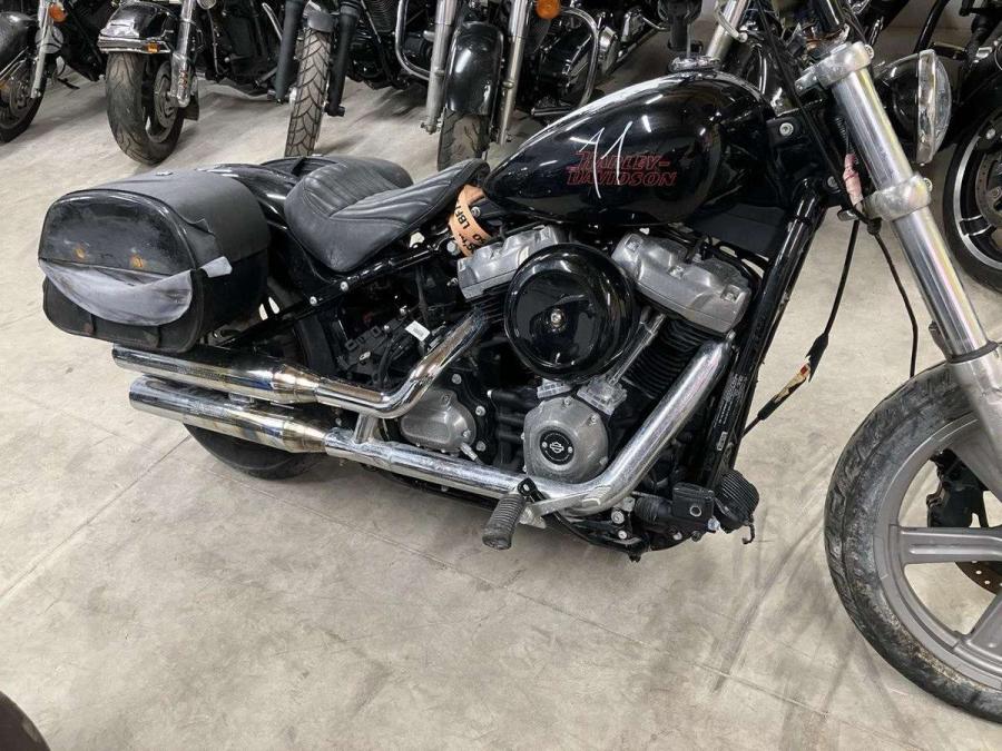 Harley-Davidson FXST 2023 in Siauliai, with an engine capacity of 1.85 L and mileage of 11 thousand km for 5400 €, photo 3 on AUTOMOTO.COM.LV