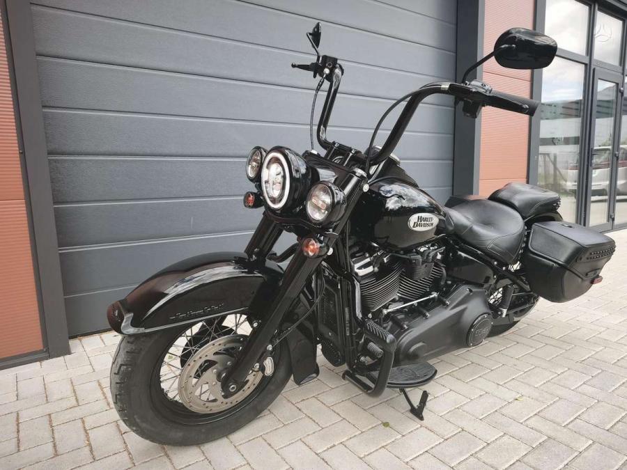 Harley-Davidson Heritage Softail 2022 in Siauliai, with an engine capacity of 1.80 L and mileage of 5 thousand km for 13900 €, photo 4 on AUTOMOTO.COM.LV