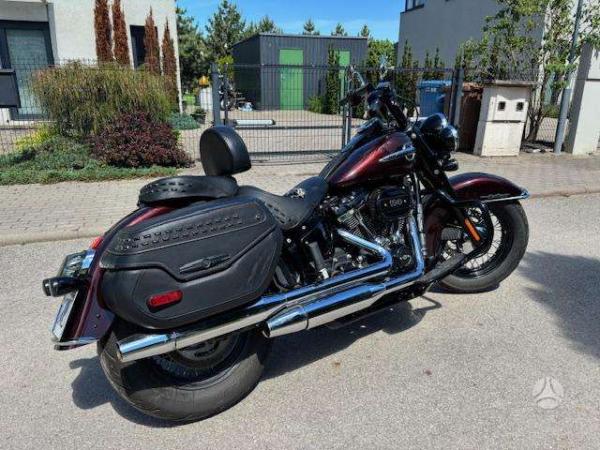 Red Harley-Davidson Heritage Softail 2018 in Kaunas, with an engine capacity of 1.80 L and mileage of 60 thousand km for 11900 €, photo 2 on AUTOMOTO.COM.LV