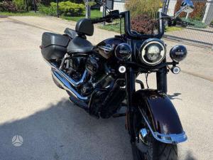 Red Harley-Davidson Heritage Softail 2018 in Kaunas, with an engine capacity of 1.80 L and mileage of 60 thousand km for 11900 €, photo 5 on AUTOMOTO.COM.LV