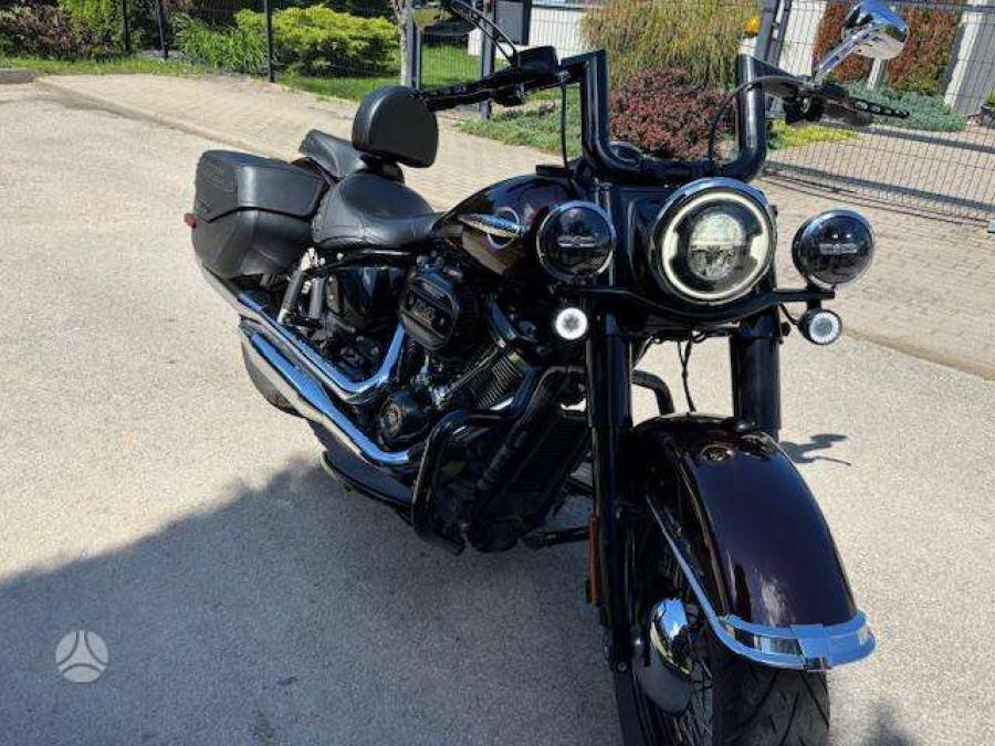Red Harley-Davidson Heritage Softail 2018 in Kaunas, with an engine capacity of 1.80 L and mileage of 60 thousand km for 11900 €, photo 5 on AUTOMOTO.COM.LV