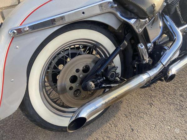 White Harley-Davidson Heritage Softail 1995 in Taurage, with an engine capacity of 1.34 L and mileage of 18 thousand km for 7400 €, photo 11 on AUTOMOTO.COM.LV