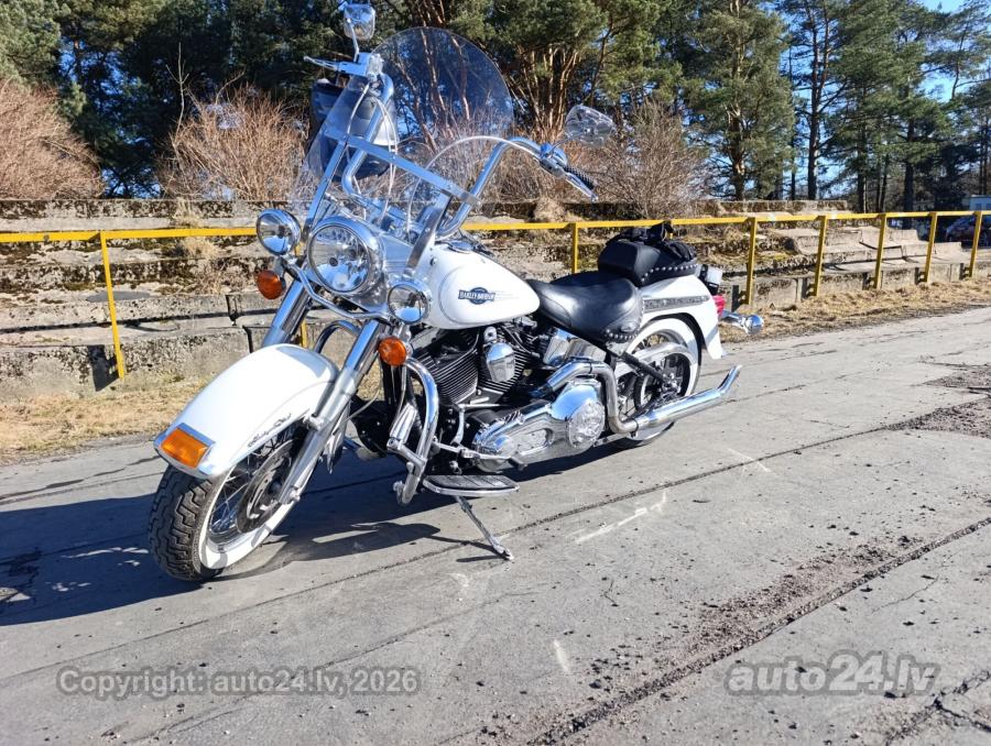 Balts Harley-Davidson Heritage Softail 2004 Tallina, ar dzinēja tilpumu 1.45 L un nobraukumu 11 tūkst. km par 8500 €, foto 4 vietnē AUTOMOTO.COM.LV
