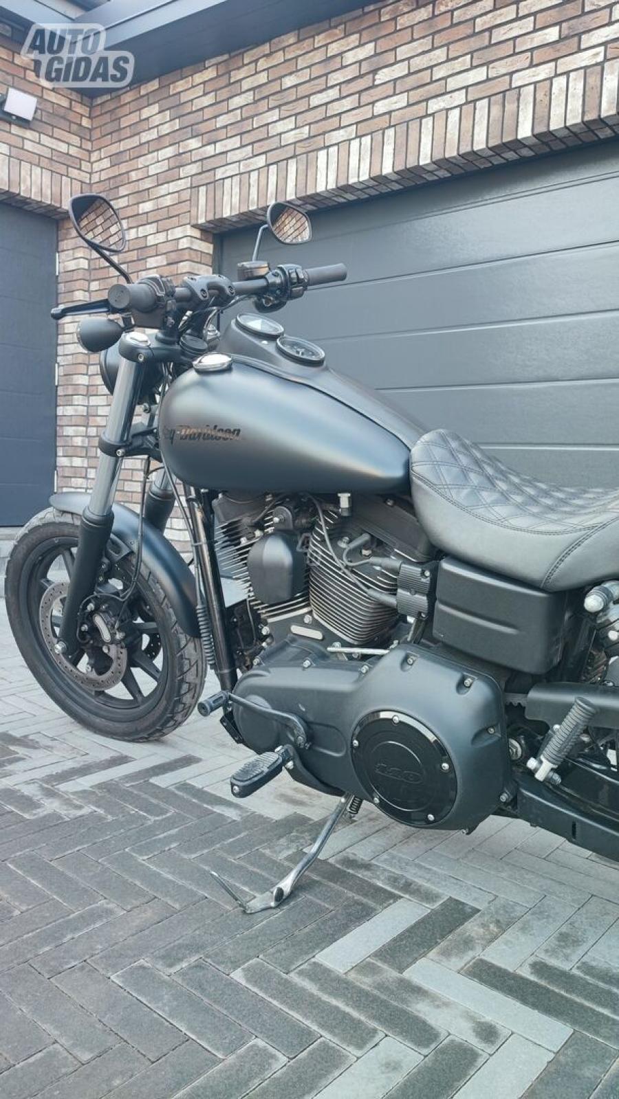 Melns Harley-Davidson Low Rider 2016 Kauņa, ar dzinēja tilpumu 1.80 L un nobraukumu 29 tūkst. km par 7599 €, foto 12 vietnē AUTOMOTO.COM.LV