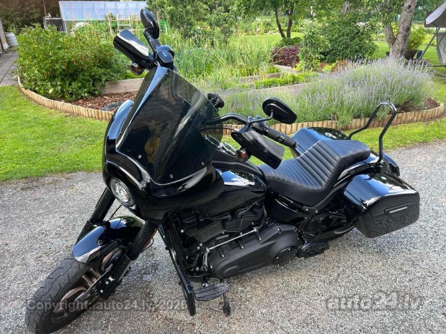 Black Harley-Davidson Low Rider 2020 in Rakvere, with an engine capacity of 1.87 L and mileage of 14 thousand km for 16000 €, photo 1 on AUTOMOTO.COM.LV