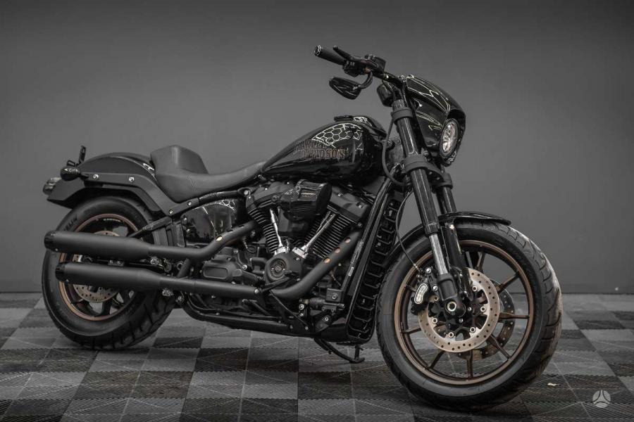Black Harley-Davidson Low Rider 2022 in Kaunas, with an engine capacity of 1.92 L and mileage of 32 thousand km for 15500 €, photo 1 on AUTOMOTO.COM.LV