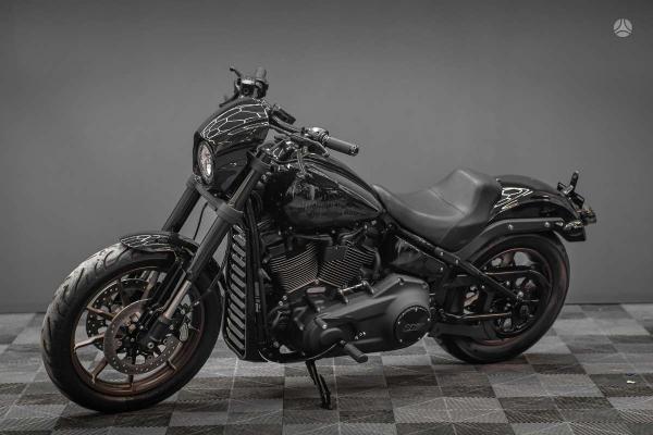 Black Harley-Davidson Low Rider 2022 in Kaunas, with an engine capacity of 1.92 L and mileage of 32 thousand km for 15500 €, photo 3 on AUTOMOTO.COM.LV