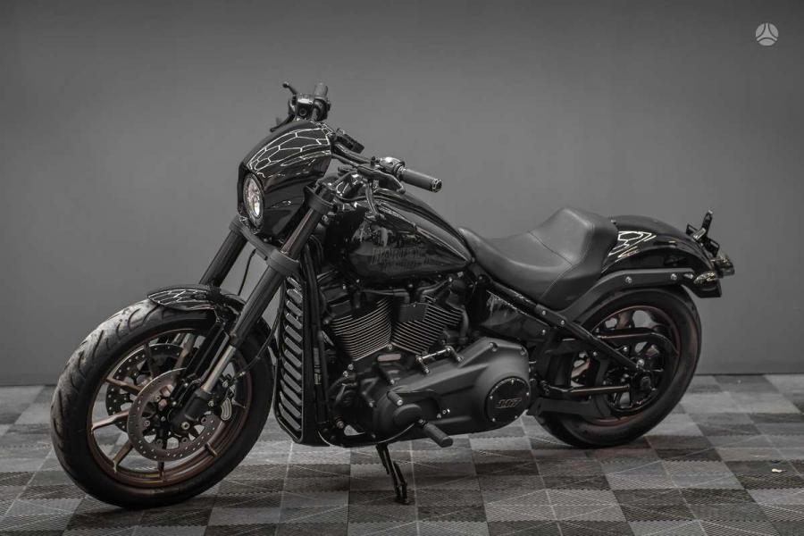 Black Harley-Davidson Low Rider 2022 in Kaunas, with an engine capacity of 1.92 L and mileage of 32 thousand km for 15500 €, photo 3 on AUTOMOTO.COM.LV