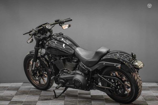 Black Harley-Davidson Low Rider 2022 in Kaunas, with an engine capacity of 1.92 L and mileage of 32 thousand km for 15500 €, photo 5 on AUTOMOTO.COM.LV