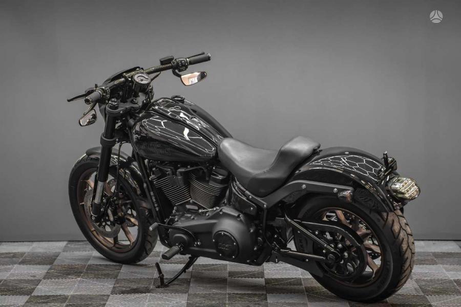 Black Harley-Davidson Low Rider 2022 in Kaunas, with an engine capacity of 1.92 L and mileage of 32 thousand km for 15500 €, photo 5 on AUTOMOTO.COM.LV