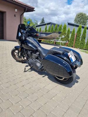 Melns Harley-Davidson Low Rider 2022 Kėdainiai, ar dzinēja tilpumu 1.92 L un nobraukumu 15 tūkst. km par 15000 €, foto 4 vietnē AUTOMOTO.COM.LV
