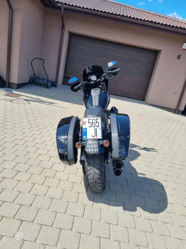 Melns Harley-Davidson Low Rider 2022 Kėdainiai, ar dzinēja tilpumu 1.92 L un nobraukumu 15 tūkst. km par 15000 €, foto 9 vietnē AUTOMOTO.COM.LV