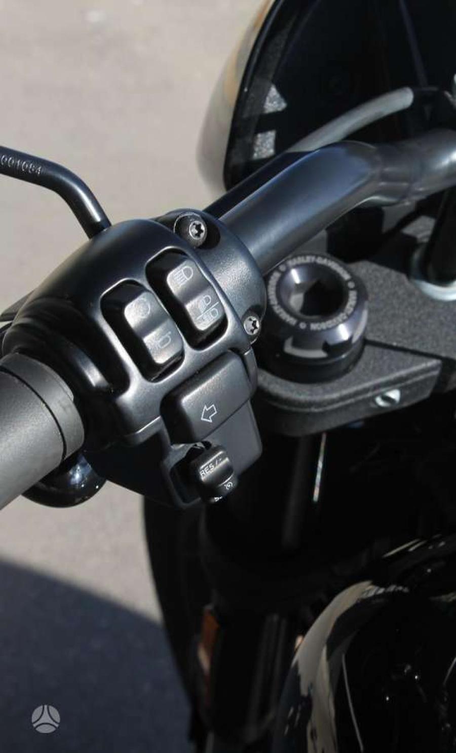 Melns Harley-Davidson Low Rider 2023 Viļņa, ar dzinēja tilpumu 1.93 L un nobraukumu 20 tūkst. km par 15500 €, foto 13 vietnē AUTOMOTO.COM.LV