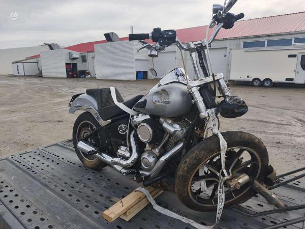 Harley-Davidson Low Rider 2019 in Panevezys, with an engine capacity of 1.75 L and mileage of 5 thousand km for 5500 €, photo 1 on AUTOMOTO.COM.LV