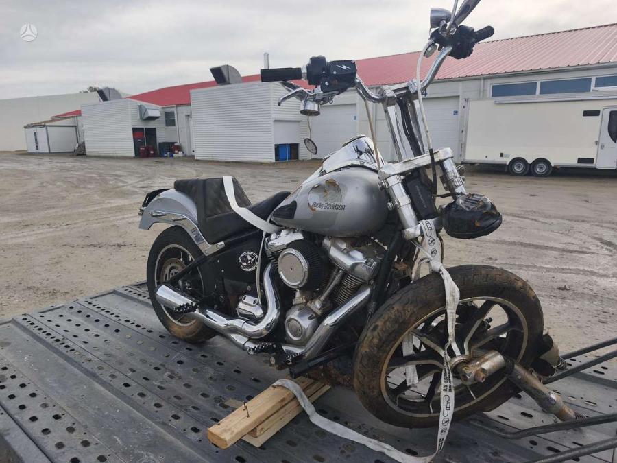 Harley-Davidson Low Rider 2019 in Panevezys, with an engine capacity of 1.75 L and mileage of 5 thousand km for 5500 €, photo 1 on AUTOMOTO.COM.LV