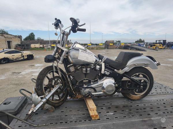 Harley-Davidson Low Rider 2019 in Panevezys, with an engine capacity of 1.75 L and mileage of 5 thousand km for 5500 €, photo 3 on AUTOMOTO.COM.LV