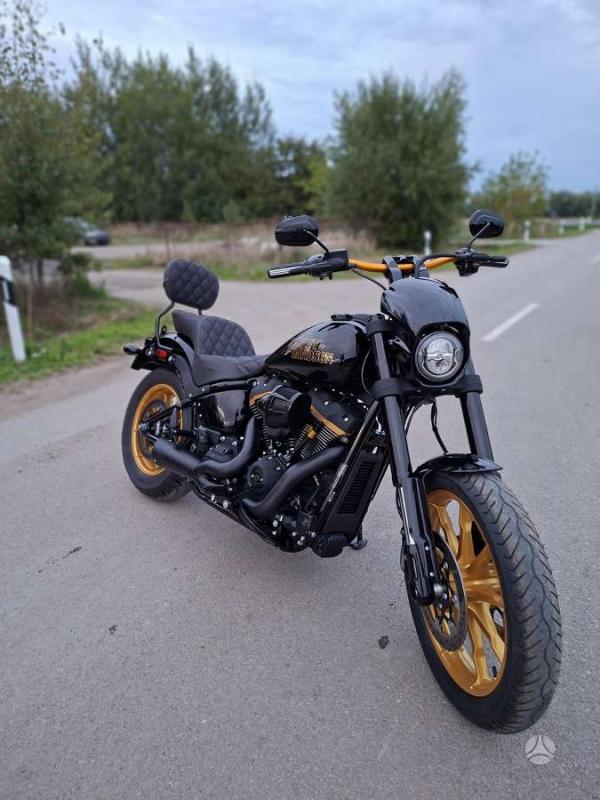 Harley-Davidson Low Rider 2023 in Kaunas, with an engine capacity of 1.92 L and mileage of 15 thousand km for 14999 €, photo 3 on AUTOMOTO.COM.LV