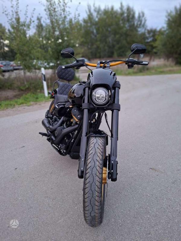 Harley-Davidson Low Rider 2023 in Kaunas, with an engine capacity of 1.92 L and mileage of 15 thousand km for 14999 €, photo 4 on AUTOMOTO.COM.LV