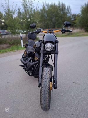 Harley-Davidson Low Rider 2023 in Kaunas, with an engine capacity of 1.92 L and mileage of 15 thousand km for 14999 €, photo 4 on AUTOMOTO.COM.LV