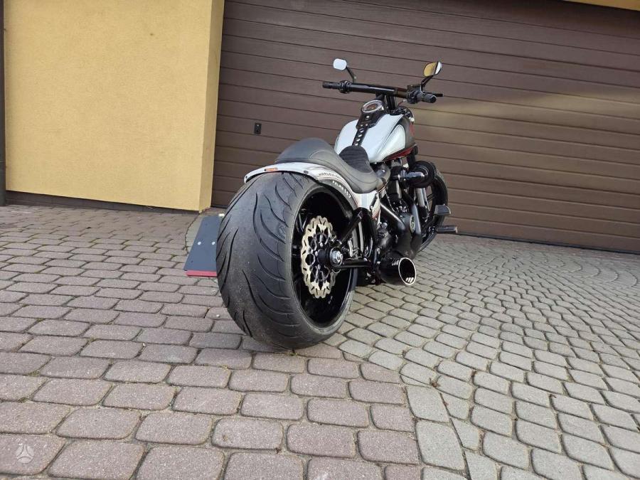 White Harley-Davidson Low Rider 2023 in Kaunas, with an engine capacity of 1.92 L and mileage of 2 thousand km for 23500 €, photo 2 on AUTOMOTO.COM.LV