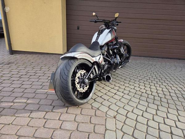 White Harley-Davidson Low Rider 2023 in Kaunas, with an engine capacity of 1.92 L and mileage of 2 thousand km for 23500 €, photo 6 on AUTOMOTO.COM.LV