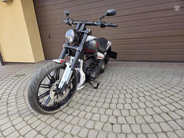 White Harley-Davidson Low Rider 2023 in Kaunas, with an engine capacity of 1.92 L and mileage of 2 thousand km for 23500 €, photo 9 on AUTOMOTO.COM.LV
