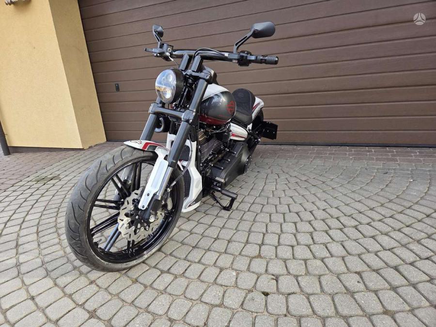 White Harley-Davidson Low Rider 2023 in Kaunas, with an engine capacity of 1.92 L and mileage of 2 thousand km for 23500 €, photo 9 on AUTOMOTO.COM.LV