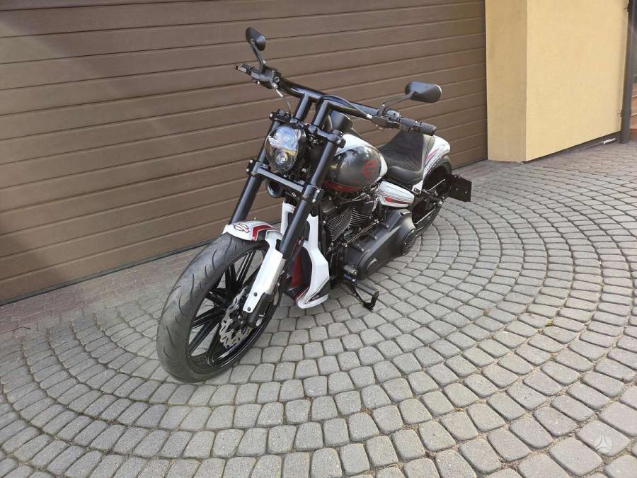 White Harley-Davidson Low Rider 2023 in Kaunas, with an engine capacity of 1.92 L and mileage of 2 thousand km for 23500 €, photo 11 on AUTOMOTO.COM.LV