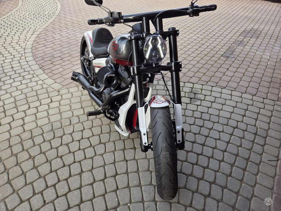 White Harley-Davidson Low Rider 2023 in Kaunas, with an engine capacity of 1.92 L and mileage of 2 thousand km for 23500 €, photo 13 on AUTOMOTO.COM.LV