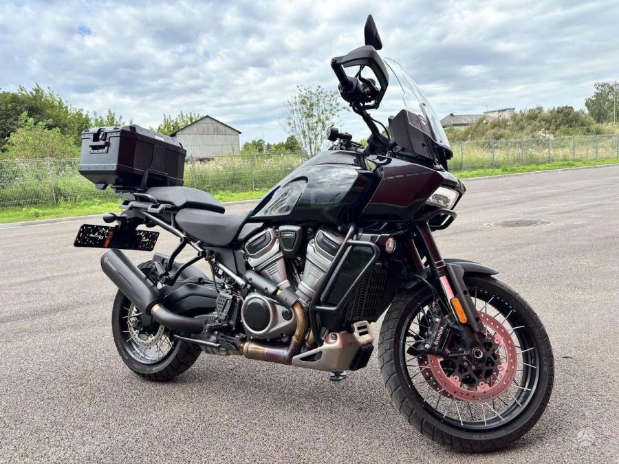 Melns Harley-Davidson Pan America 2023 Telšiai, ar dzinēja tilpumu 1.25 L un nobraukumu 11 tūkst. km par 12705 €, foto 4 vietnē AUTOMOTO.COM.LV
