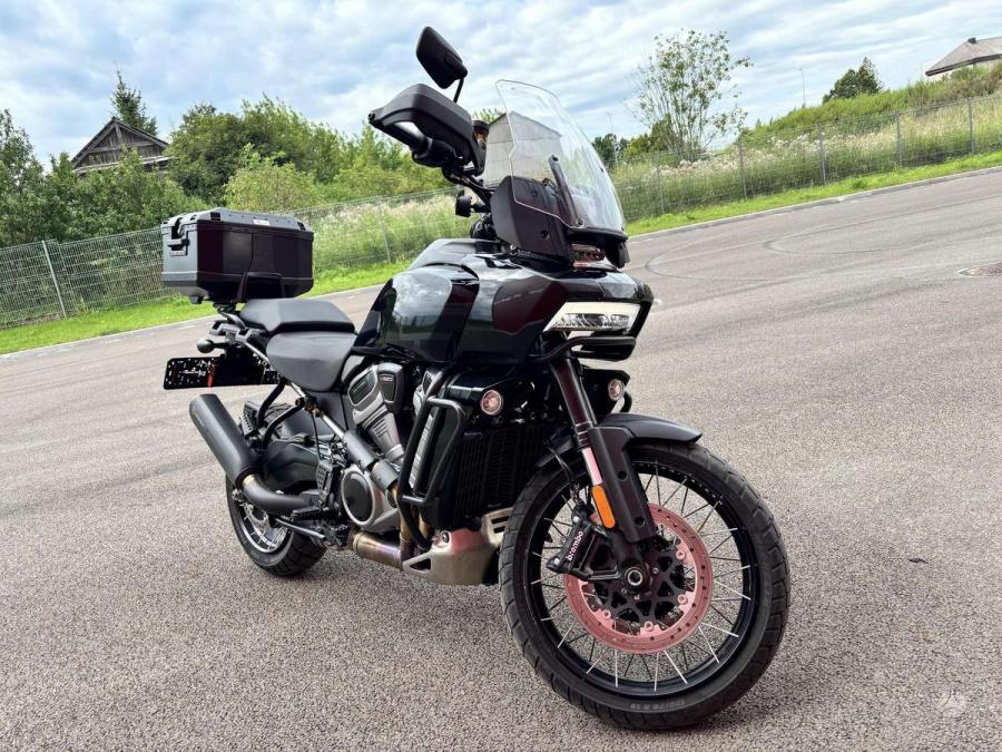 Melns Harley-Davidson Pan America 2023 Telšiai, ar dzinēja tilpumu 1.25 L un nobraukumu 11 tūkst. km par 12705 €, foto 5 vietnē AUTOMOTO.COM.LV