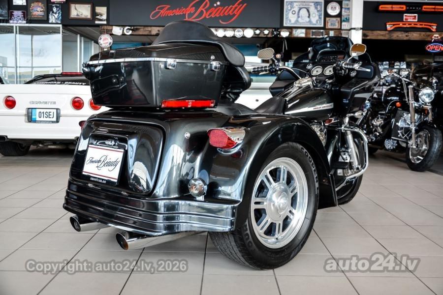 Black Harley-Davidson Road Glide 2005 in Tallinn, with an engine capacity of 1.45 L and mileage of 48 thousand km for 22900 €, photo 5 on AUTOMOTO.COM.LV