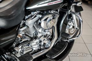 Black Harley-Davidson Road Glide 2005 in Tallinn, with an engine capacity of 1.45 L and mileage of 48 thousand km for 22900 €, photo 11 on AUTOMOTO.COM.LV