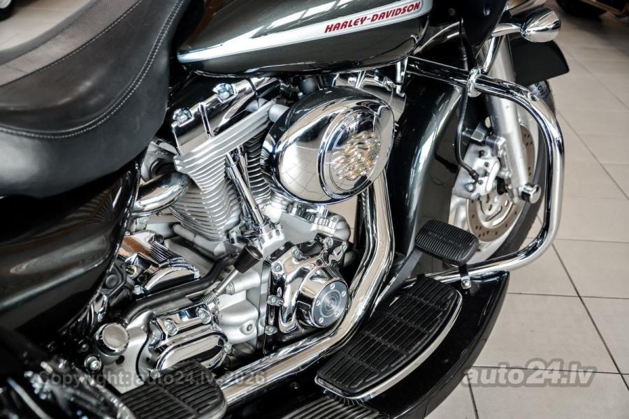 Black Harley-Davidson Road Glide 2005 in Tallinn, with an engine capacity of 1.45 L and mileage of 48 thousand km for 22900 €, photo 11 on AUTOMOTO.COM.LV