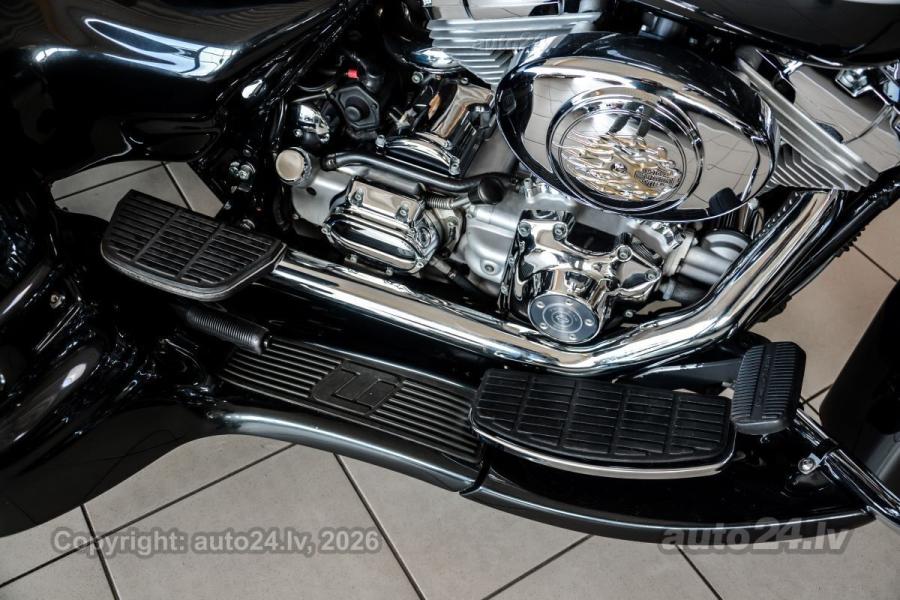 Black Harley-Davidson Road Glide 2005 in Tallinn, with an engine capacity of 1.45 L and mileage of 48 thousand km for 22900 €, photo 12 on AUTOMOTO.COM.LV