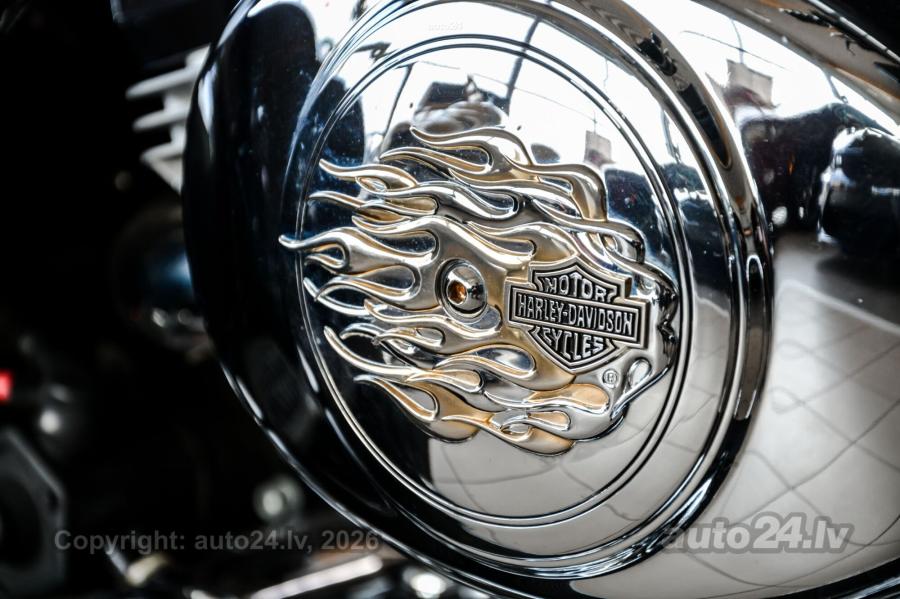 Black Harley-Davidson Road Glide 2005 in Tallinn, with an engine capacity of 1.45 L and mileage of 48 thousand km for 22900 €, photo 13 on AUTOMOTO.COM.LV