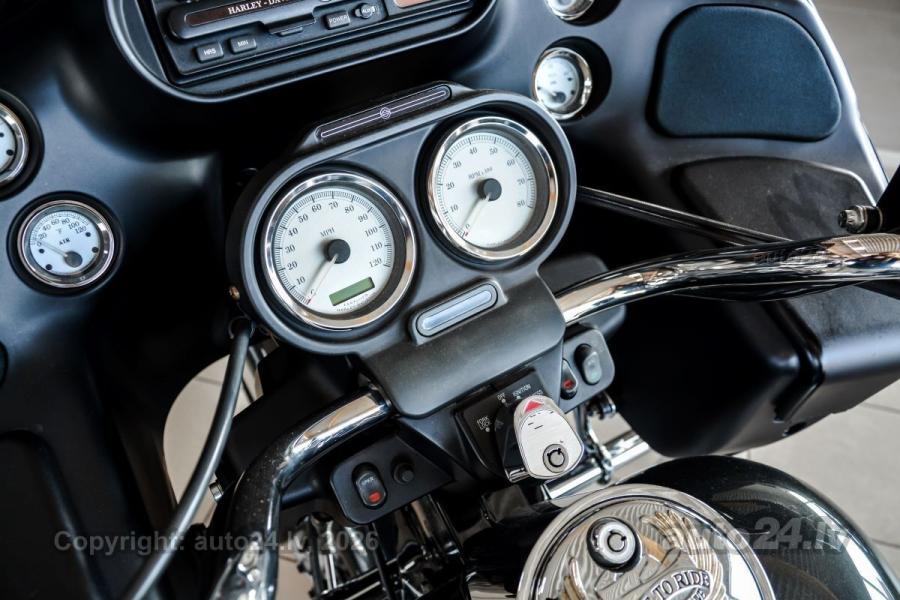 Black Harley-Davidson Road Glide 2005 in Tallinn, with an engine capacity of 1.45 L and mileage of 48 thousand km for 22900 €, photo 14 on AUTOMOTO.COM.LV