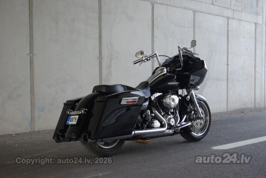 Black Harley-Davidson Road Glide 2013 in Tartu, with an engine capacity of 1.69 L and mileage of 15 thousand km for 11900 €, photo 3 on AUTOMOTO.COM.LV