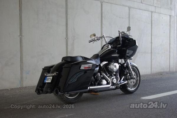 Black Harley-Davidson Road Glide 2013 in Tartu, with an engine capacity of 1.69 L and mileage of 15 thousand km for 11900 €, photo 3 on AUTOMOTO.COM.LV