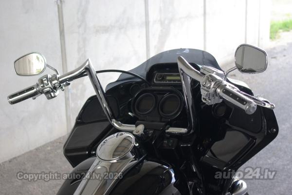 Black Harley-Davidson Road Glide 2013 in Tartu, with an engine capacity of 1.69 L and mileage of 15 thousand km for 11900 €, photo 7 on AUTOMOTO.COM.LV