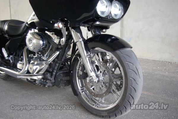 Black Harley-Davidson Road Glide 2013 in Tartu, with an engine capacity of 1.69 L and mileage of 15 thousand km for 11900 €, photo 9 on AUTOMOTO.COM.LV