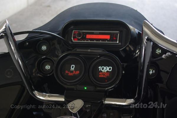 Black Harley-Davidson Road Glide 2013 in Tartu, with an engine capacity of 1.69 L and mileage of 15 thousand km for 11900 €, photo 11 on AUTOMOTO.COM.LV