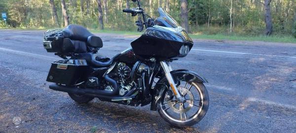Melns Harley-Davidson Road Glide 2013 Viļņa, ar dzinēja tilpumu 1.70 L un nobraukumu 86 tūkst. km par 8849 €, foto 6 vietnē AUTOMOTO.COM.LV