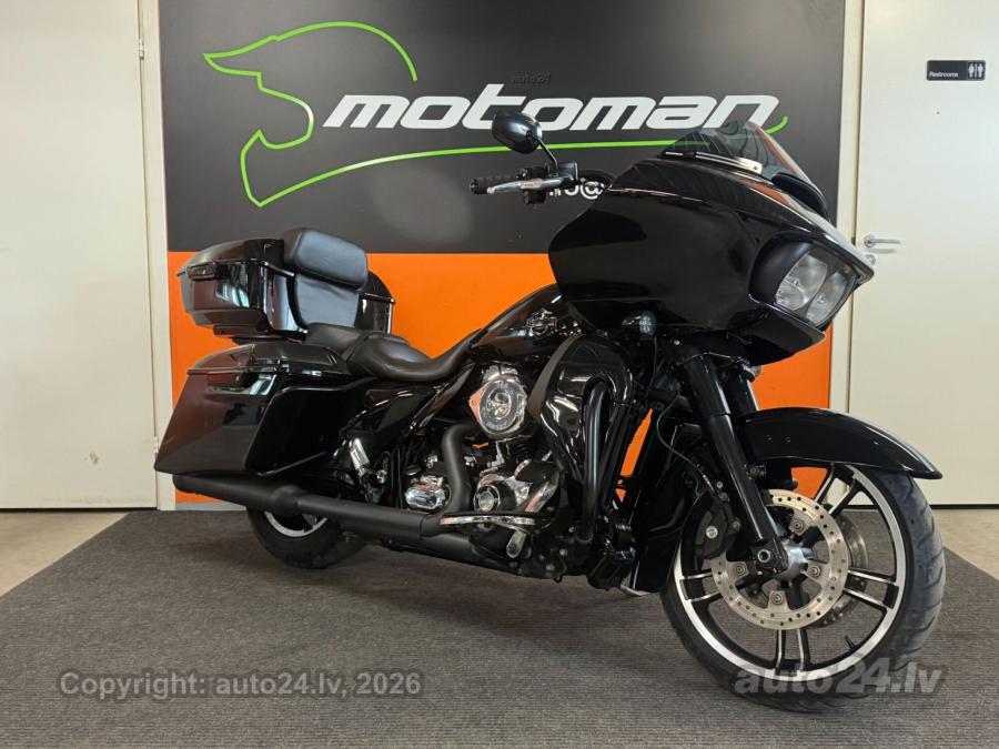 Black Harley-Davidson Road Glide 2015 in Tartu, with an engine capacity of 1.69 L and mileage of 89 thousand km for 12990 €, photo 1 on AUTOMOTO.COM.LV
